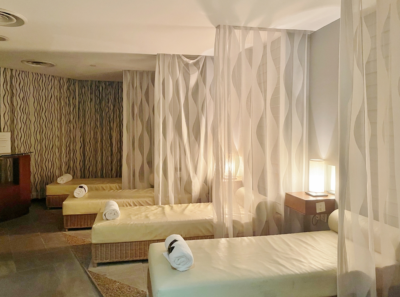Review: Willow Stream Spa, Fairmont Hotel (Singapore) – Dania Experiences