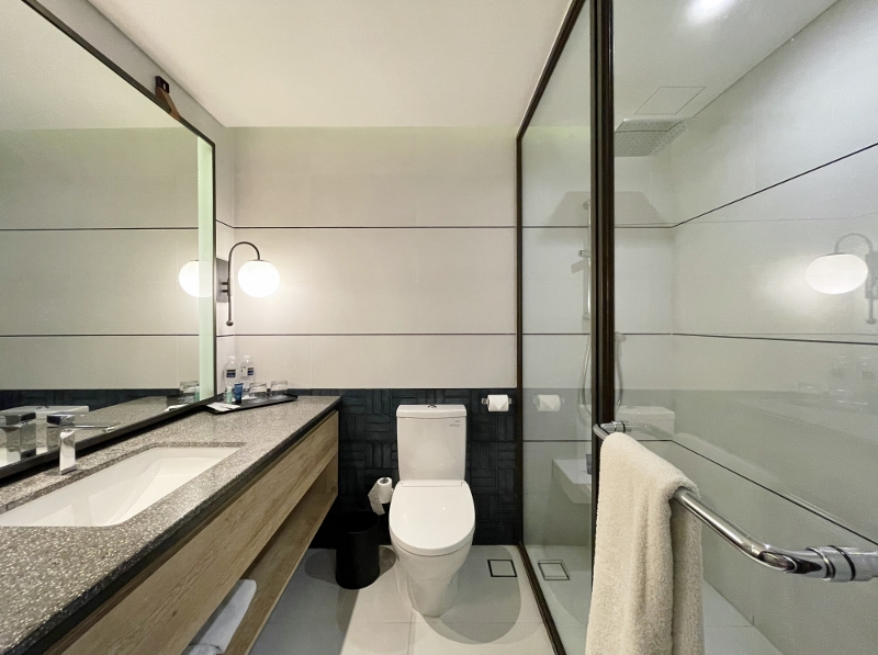 Review: Four Points Hotel By Sheraton (Batam, Indonesia) – Dania ...