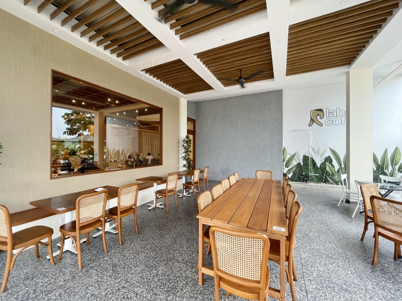 Review: Labers Coffee Pergudangan Cafe, Agung Toyota Batam Centre ...