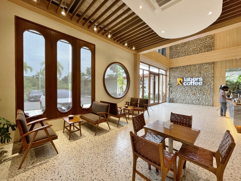 Review: Labers Coffee Pergudangan Cafe, Agung Toyota Batam Centre ...