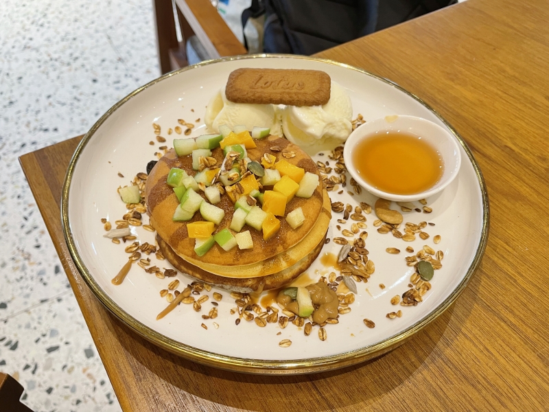 Review: Labers Coffee Pergudangan Cafe, Agung Toyota Batam Centre ...