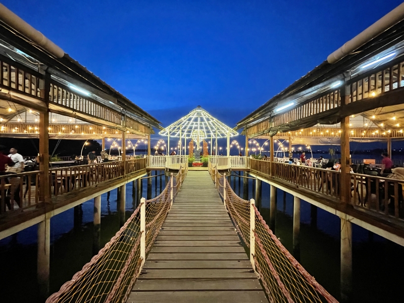 Review: Kelong Baba Restaurant By Kelong Shangrila Tj. Pinang, Kompleks ...