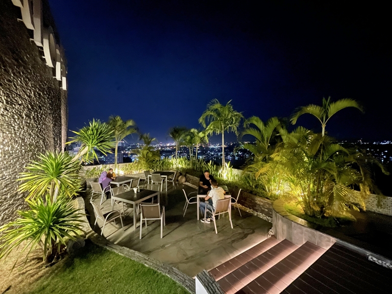 Review: Altitude Rooftop Bar & Lounge, Batam Marriott Hotel Harbour Bay ...