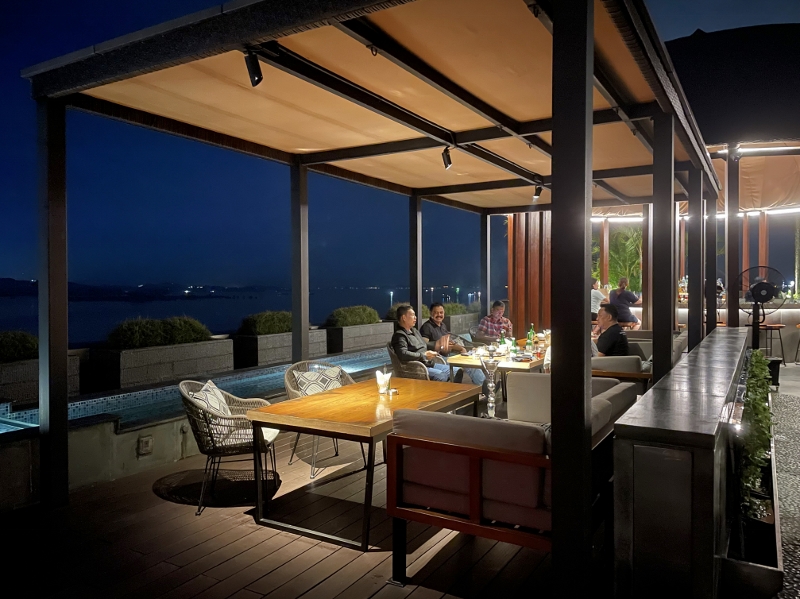 Review: Altitude Rooftop Bar & Lounge, Batam Marriott Hotel Harbour Bay ...