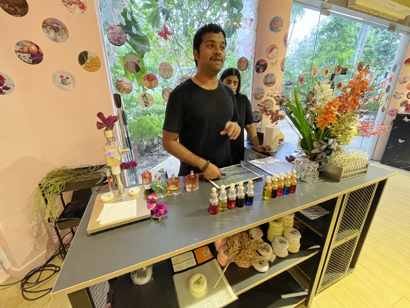 Review: Scentopia Perfumery, Sentosa Island (Singapore) – Dania Experiences